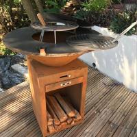 China Rusted Steel BBQ Grill With Removable Ash Catcher For Wood / Charcoal Fuel for sale