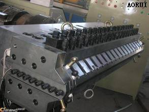 China PVC Single Layer Sheet Twin Screw Extruder 1400mm Width 350kg/h Capacity for sale