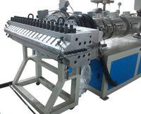 China PVC Foam Board Machine with 915-1830mm Width Capacity and 350-600kg/hr Output - Automatic Double Conical Screw Extruder for sale