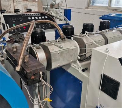 China Horizontal PP Melt Blown Machine with 45mm Screw Diameter and 40-60kg/h Capacity for Non-Woven Fabric Production for sale