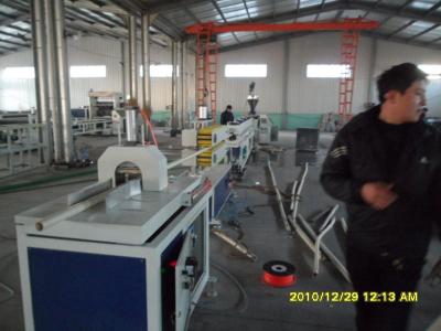 China Single Screw HDPE Plastic Pipe Extrusion Line 220v / 380v High Twist Torque for sale