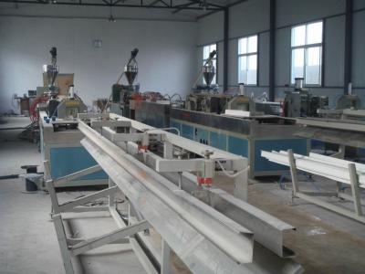 China Automatic WPC Twin-Screw Extrusion Line for 1220mm Boards with 50-75% Wood Content for sale