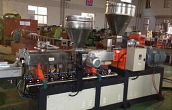 China Recycled Plastic Granules Machine PET Twin Screw Wasted Flakes Extruder for sale
