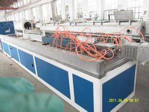 China WPC Handrail Profile Extruder with 50-75% Wood Content and 400mm Max Output for Outdoor Building Materials for sale