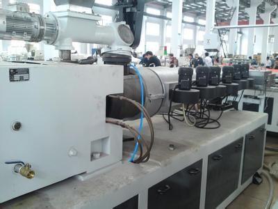 China Recycled WPC Profile Production Line 160-280kg/h 380V for Pavilion Trestle for sale