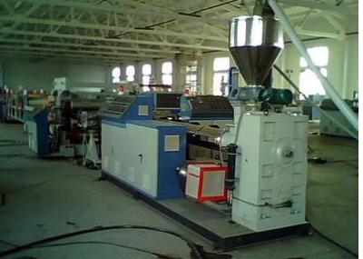 China PP PE Construction Plastic Board Extrusion Line 1200mm Width 250kg/h Output for sale