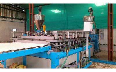 China Professional Double Conical Screw WPC Foam Board Machine | 1220x2440x30mm Panel Size | 380V/600V Voltage Options for sale