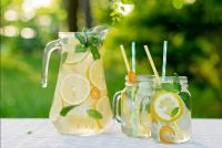 China 1 Liter Glass Water Pitcher Customized Glass Water Carafe Transparent for sale
