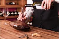 China OEM Handmade Wine Decanter 685ML Luxury Wine Decanter Dishwasher Safe for sale