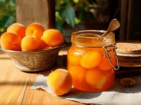 China 200ML Wide Mouth Empty Glass Jars With Lids for Food Storage for sale