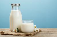 China Glass Large Milk Bottles 1160ML Glass Milk Jars With Lids Leakproof for sale