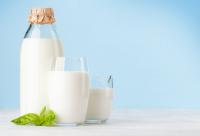 China Glass Large Milk Bottles 1160ML Glass Milk Jars With Lids Leakproof for sale