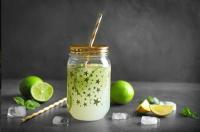 China Customized Mason Jar Drinking Glasses Transparent Mason Jars With Handles for sale