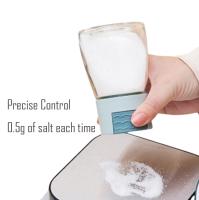 China 160ml Precise Control 0.5g Of Salt Transparent Glass Spice And Salt Shapers Kitchen for sale