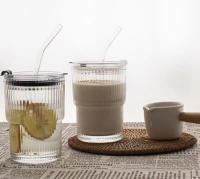 China 410ml Ribbed Clear Glass Drinking Cups With Lids And Straw Ideal For Daily Use for sale