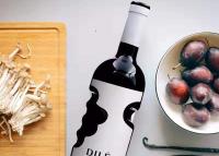 China 750ml Empty Glass Wine Bottles With Cork Creative Decoration For Champagne for sale