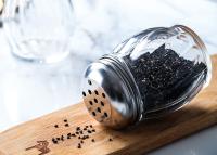 China 150ml Kitchen Spice Jars Salt And Pepper Bottle Shaker Glass Material for sale