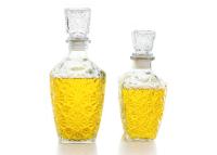 China Embossed Diamond Empty Glass Wine Bottles Storage Seal Decanter 400 - 700ml Capacity for sale