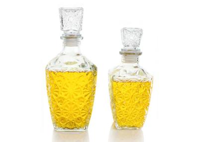 China Embossed Diamond Empty Glass Wine Bottles Storage Seal Decanter 400 - 700ml Capacity for sale