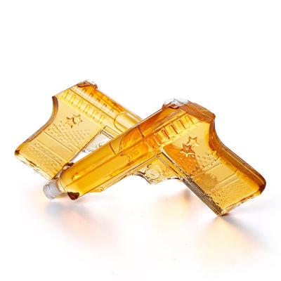 China Clear 500ml Hand Gun Shape Glass Whisky Bottle 26cm Length for sale