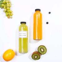 China Thin Body Glass Drink Bottles Glass Juice Bottles 500ml 16oz With Screw Lids for sale