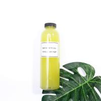 China Thin Body Glass Drink Bottles Glass Juice Bottles 500ml 16oz With Screw Lids for sale