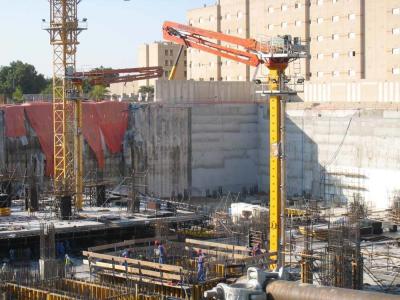 China Wireless Remote Control Climbing Placing Boom Concrete 2.3t Counterweight for sale