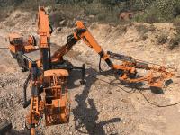 China Heavy Lifting Equipment Arch Rib Lifting Machine With 2 Boom Mobile Lifters for sale