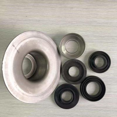 China 6204 ZZ Belt Conveyor Roller Bearing Housing Sets 108mm OD With Carbon Steel and Plastic Sealing for sale