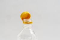 China Durable Tethered Cap for Condiment Bottles 38mm Hinge Bottle Caps 30 Cycles for sale