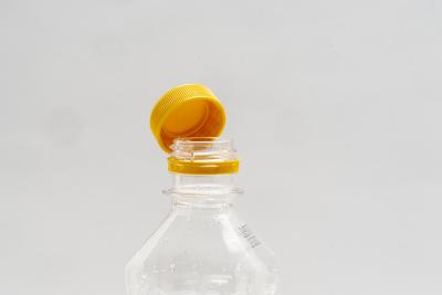 China Durable Tethered Cap for Condiment Bottles 38mm Hinge Bottle Caps 30 Cycles for sale