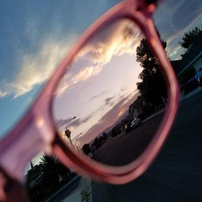 China Therapy Chakra Chromotherapy Rose Colored Lens Sunglasses PC Frame for sale