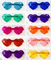 China Unisex New Designs Sunglass Fashion Sun Shades Trendy Sunglasses Shaped Women for sale