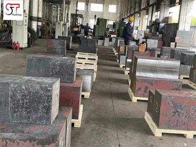 China 18CrNiMo7-6, 42CrMo, 42CrNiMo Forged Steel Block Alloy Steel for Hydraulic Breaker for sale