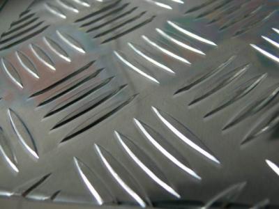China Aluminum Diamond Checkered Plate Sheet 0.3-10mm Thickness 500-1550mm Width Anti-Slip Flooring for sale