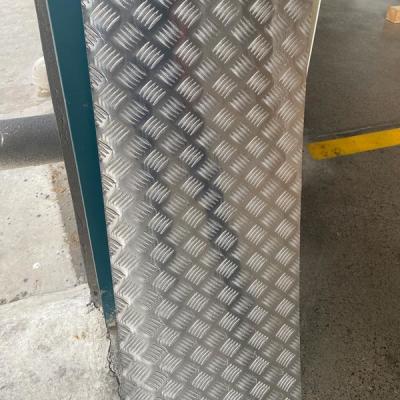China Aluminum Diamond Checker Plate Sheet 0.3-10mm Thickness for Anti-Slip Flooring Walkways Ladders Ramps for sale