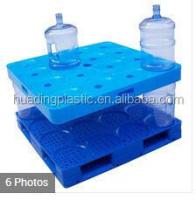China 1100*1100*110mm Blue Vertical Stackable 16 Bottles 5 Gallon Water Bottle Plastic Pallet for sale