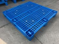 China Blue Color Three Runners Plastic Pallet with Antislip Rubber Inserted Made by HUADING for sale