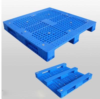 China HUADING Forklift Compatible Plastic Pallet with Heavy-Duty Grid Surface and 6T Static Load for sale