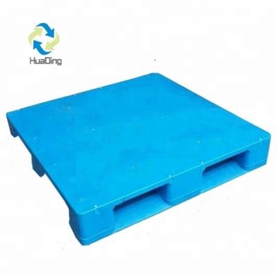 China 4-Way Entry HUADING 3-Runners Closed Deck 1000*1000mm Plastic Pallet with Steel Static Load 6T for sale