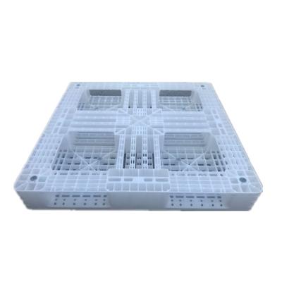 China Durable HDPE Material Plastic Pallet for Injection Molding Process and 1400*1400 Size for sale