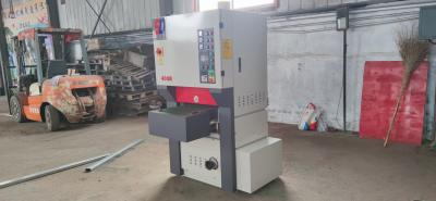 China Emergency Stop Button Safety Features in Metal Deburring Machine with Rotary Brush Deburring Method for sale
