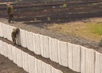 China Beige Geotextile Hesco Barrier Retaining Wall MIL 7 Square Hole for sale