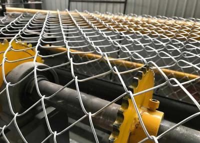 China Electro Galvanized 55*55mm Metal Mesh Fences Diamond Mesh Farm Chain Link Fence for sale