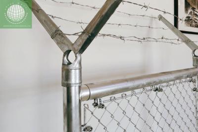 China 4.88mm Hot Dipped Galvanized Chain Link Fencing , 5.5*5.5cm Animal Proof Fencing for sale