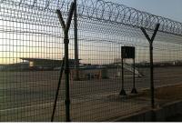 China 2.4m Anti Climb Chain Link Fence Y Shaped PVC Coated Stainless Steel Mesh Panels for sale