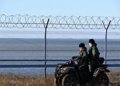 China Hot Dipped Galvanized Welded Wire Fence 3200mm Roll Top Weld Mesh Fence Panels for sale