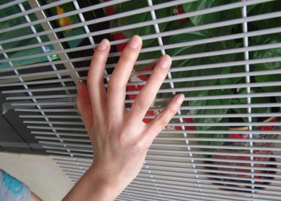 China 9 Gauge Wire 25*75mm Anti Cut Airport 358 Security Fence for sale