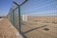 China 50*100mm Metal Mesh Fences 2.0m High Square Y Post Bent Curve for sale