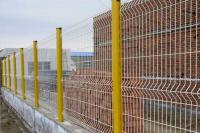 China Wire 50*200mm Iron Mesh Fencing Yellow Panels And Posts for sale